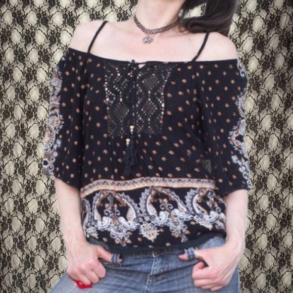 Angie | Tops | Ditsy Floral Paisley Cold Shoulder Hippie Top Angie Sz ...